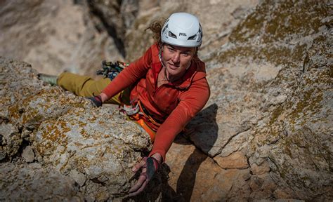 Тело упавшей в горах Непала российской альпинистки Оленёвой обнаружили спасатели