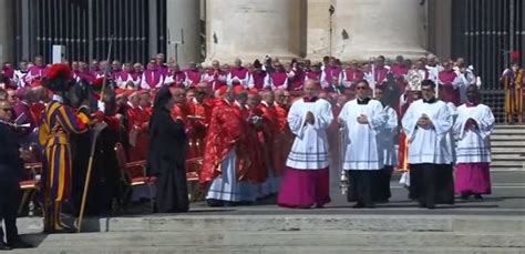 Дали е најголем во историјата 400 000 луѓе присуствуваа на погребот на Папата Република