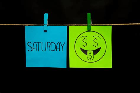 공간에 복사 합니다 2 색된 스티커입니다 왼쪽 시트 비문 토요일 한 식 사랑 오른쪽 시트 얼굴에 감정입니다 개념에 대한 스톡