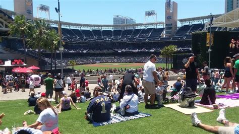 Gallagher Square Lawn San Diego Padres Vs San Francisco Giants 30