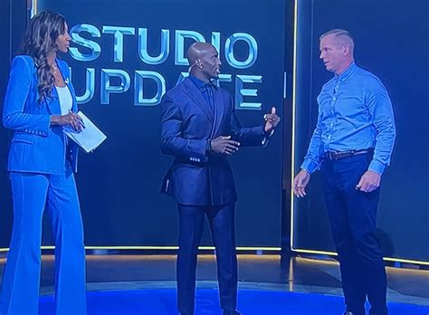 Chris Simms Fully Buttoned No Tie Look Is Horrendous Outkick