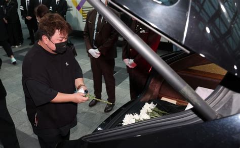 故 박보람 발인허각·로이킴·강승윤·박재정 등 운구·눈물의 작별 인사종합 파이낸셜뉴스