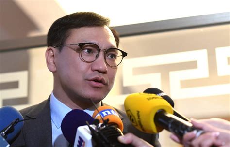 Миний бидний зовлонгоор жаргах замаа засаж яваа нөхдөд сануулахад би та нараас хүн ча­нарын