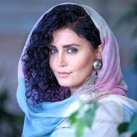 ببینید الناز شاکردوست و عروسکش در اکران فیلم سینمایی بی بدن استقبال