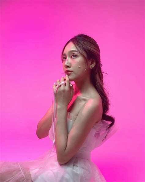 แบงค์เทาใบเดียวก็จ้างช่างแต่งหน้าให้สวยแบบนางฟ้าได้😝 แกลเลอรีที่โพสต์โดย 104 Makeup Lemon8