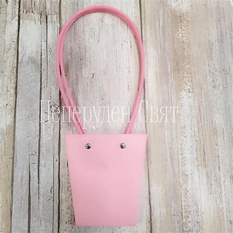 КАРТОНЕНА ОПАКОВКА ЗА ЦВЕТЯ ЧАНТИЧКА 32 СМ