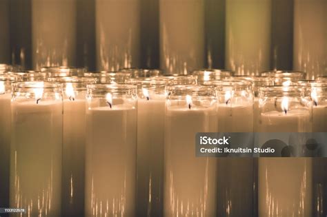 Foto Lilin Lilin Menyala Foto Stok Unduh Gambar Sekarang Amerika Latin Api Api Fenomena