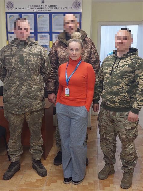 Оформили 40 закордонних паспортів військовослужбовцям Державна міграційна служба України