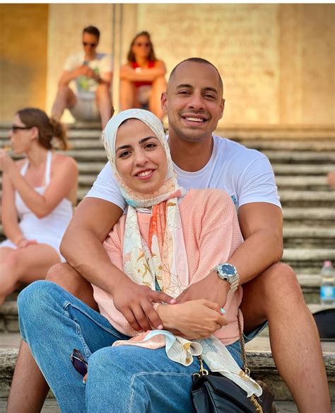 عمرو وهبة يغازل زوجته في أحدث ظهور لهما من إيطاليا