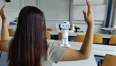 learning human body motions from skeleton based observations for robot