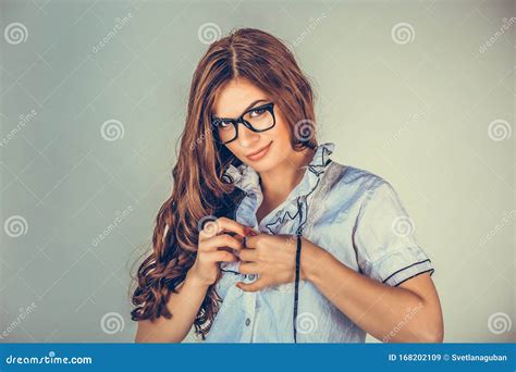 Donna Sexy Che Si Spoglia Sexy E Volgare Immagine Stock Immagine Di Brunetta Coppie
