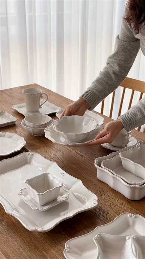 로코하우스 Roco House 지중해 감성 특유에 깔끔하면서도 화려한 디자인이 식탁 분위기를 한층 더 고급지게 해주는 코스타노바 바로코 테이블웨어~ 화려한 음식과 함께