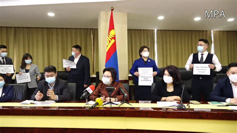 УИХ ын гишүүн С Одонтуяа НИТХ ын төлөөлөгч Д Энхтуяа нар цаг үеийн асуудлаар мэдээлэл хийж