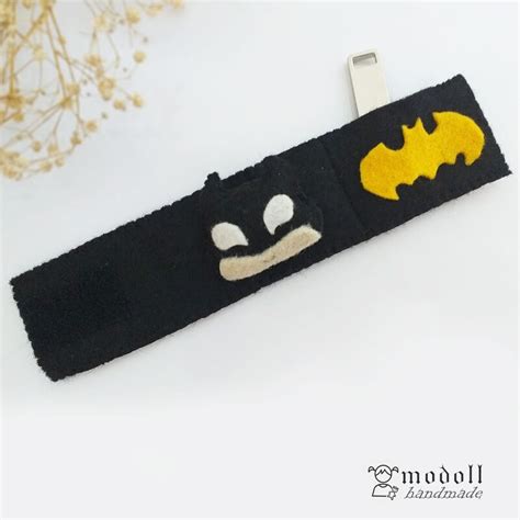 خرید و قیمت مچ بند فانتزی عروسکی نمدی دو رو مدل جیب دار طرح بتمن با عروسک جدا شونده از غرفه