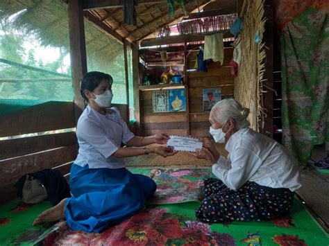 ကြံခင်းမြို့နယ်အတွင်း အသက်အကြီးဆုံး အဘွားအား ဂုဏ်ပြုထောက်ပံ့ ငွေပေးအပ် Information And Public