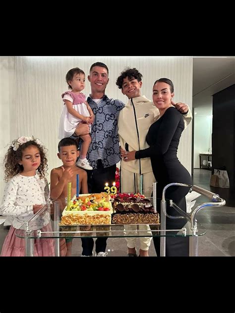 هو كريستيانو رونالدو هيعتزل امتي Youtube