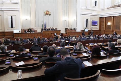Парламентът прие на второ четене законови промени с които се облекчава административната тежест