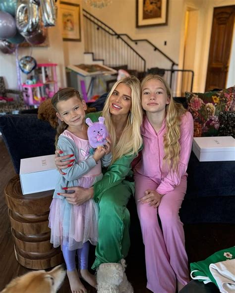 Jessica Simpsons Oldest Daughter Maxwell Towers Over Her In Must See