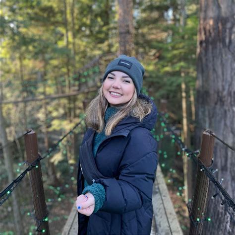 تو سال 2024، تیلور سوئیفت صحنه رو ترک نکرد… زمین رو ترک داد یه کنسرت 70 هزار نفری، درست وسط