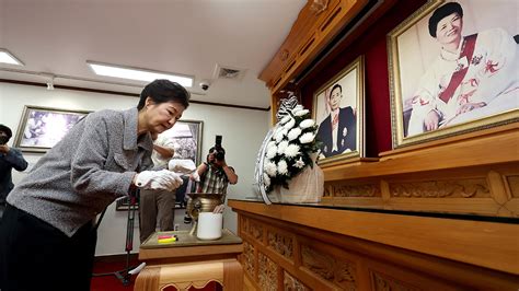 박근혜 박정희 생가 방문…김문수 후보 보고 생각나