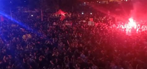 Бурна нощ във Франция Хиляди протестираха заради победата на крайната десница ВИДЕО