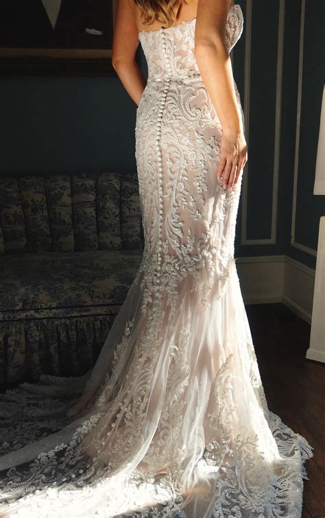 Exquisite Sexy Lace Fit And Flare Wedding Dress