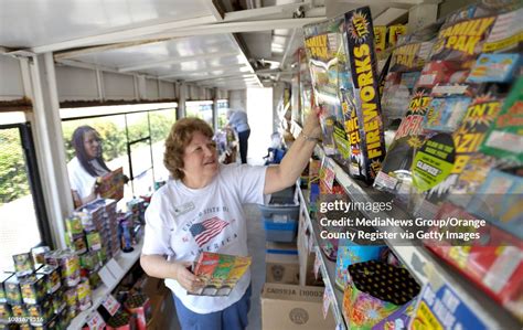 Usa Fran Itkoff President Of The Lakewood Womens Club Help News