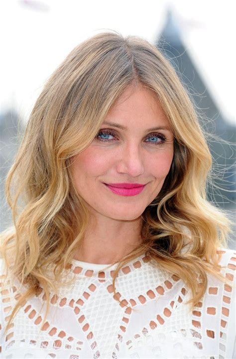 Cameron Diaz Pink Lipstick Classic Haircut Thick Hair Styles Medium