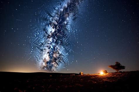 젖을 섞은 검은 그릇에서 쏟아지는 3d 프린터는 녹은 플라스틱 흰색의 형태를 인쇄합니다 고화질 사진 사진 배경 일러스트 및 사진 무료 다운로드 Pngtree
