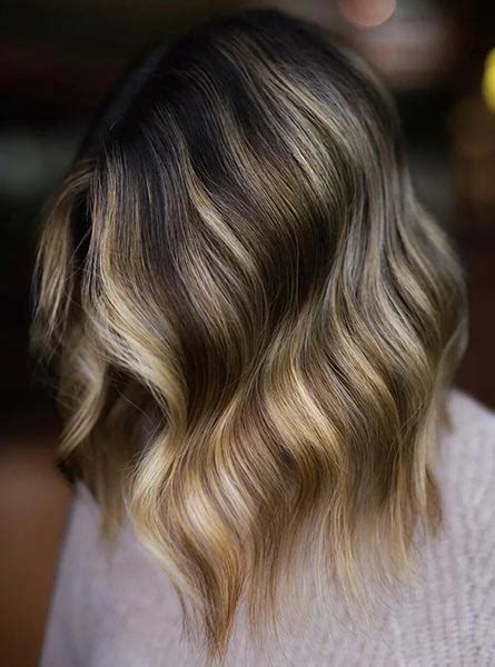 رنگ موی سال ۱۴۰۳ آیا می دانید برای عید ۱۴۰۳ چه رنگ مویی ترند شده است