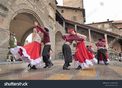 이탈리아 축제 172459개가 넘는 로열티 프리 라이선스 대상 스톡 사진 Shutterstock
