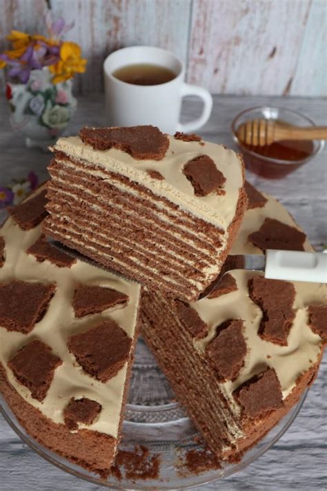 Honey cake "Korovka": with taste of famous caramel candies