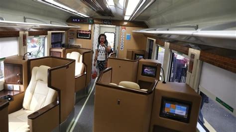 Kereta First Class Simbol Era Baru Moda Berbasis Rel Di Ri