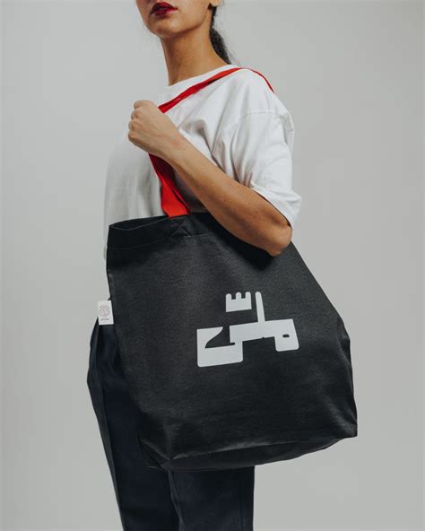 ملی توت‌بگ ساده با چاپی ماندگار برند 1372