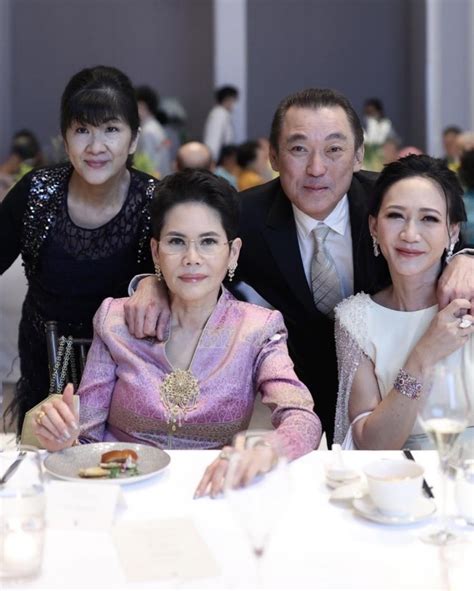 ไฮโซทุกรุ่นตบเท้าร่วมงานแต่ง ม ล จุไรมาศ ดิศกุล กับหนุ่มนักธุรกิจ จัสติน เตชะไพบูลย์