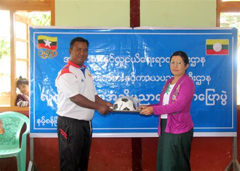 အ လ က ခွဲ တာဆိုင်းတွင် ကျောင်းသား၊ ကျောင်းသူများကို လူငယ်ရေးရာဟောပြော၍ အေရိုးဗစ်အကနှင့် လက်ဝ