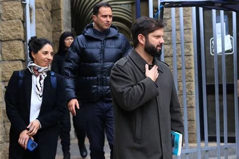 Gabriel Boric Padre La Inscripción De Su Hija Violeta