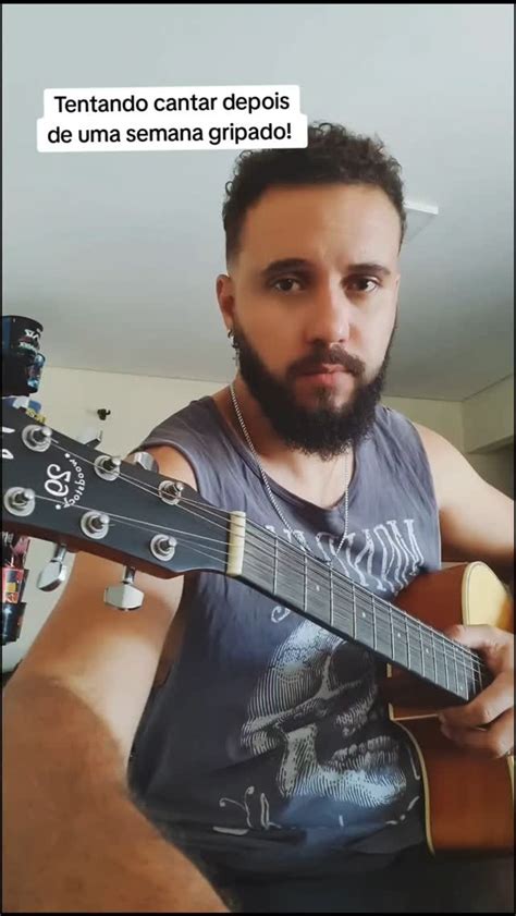 Mesmo Com A Mobilidade Das Mãos Ainda Um Pouco Comprometida E A Voz