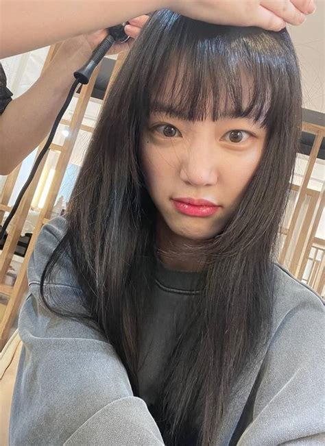 패션엔 ‘견미리 딸 이유비 정수리 왜 안눌려 귀염 뽀짝 스웻셔츠룩