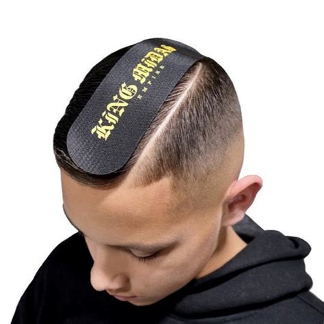 무료 이미지 이마 캡 귀 머리 장식 헤어 액세서리 강청색 패션 액세서리 승무원 절단 버즈 컷 심벌 마크 거리 패션 세례반 비니 인물 사진 니트