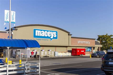 Maceys Grocery Grand Opens A New Location In Salt Lake City