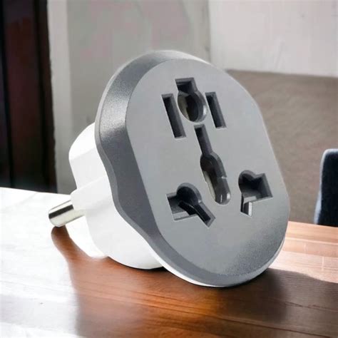 Универсальный переходник 220В на вилку для евро розетки для подключения устройств с китайской