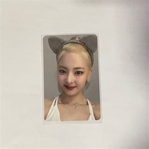 Wts Lfb Itzy Lia Sw R6 Cat Ear Ver Hobbies And Toys Memorabilia
