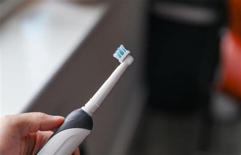 Brosse à Dents Et Une Brosse à Dents électronique Côte à Côte Représentant Lhygiène Buccale Les