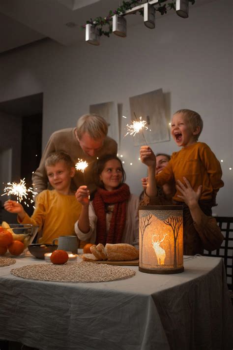 Фото и видео декоративных ночников с авторскими иллюстрациями