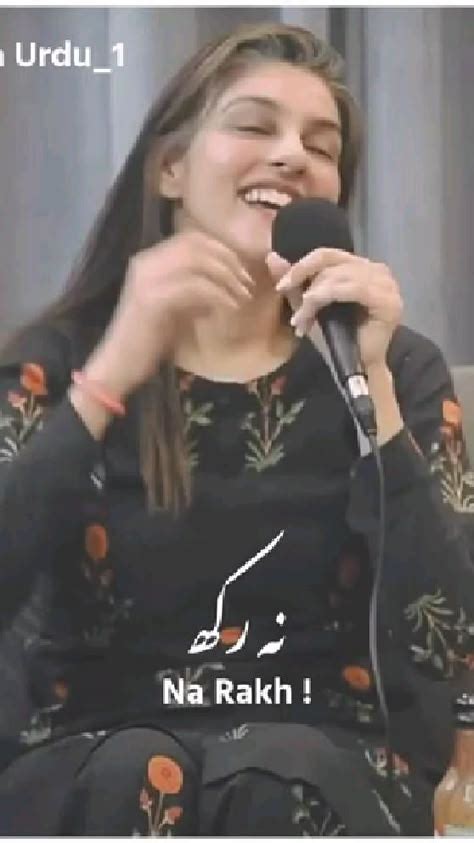 صبي يرتدي زى إسلامية يحمل فانوس رمضان Ramazan