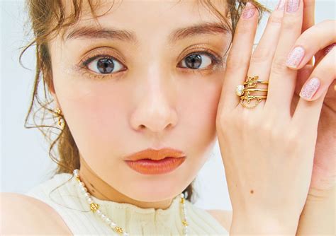 内田理央がナビゲート♡シンプル服な夏こそ【ルイ・ヴィトン】のファッションジュエリーに頼りたい！ ファッションメディア Andgirl