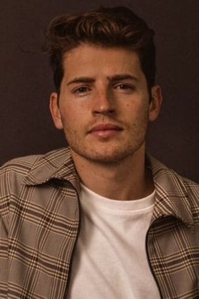 Gregg Sulkin Wiki Biography Age Gallery Spouse And More