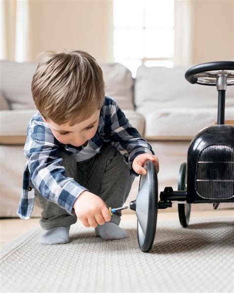 Fotos Menino Brincando Carrinho 93000 Fotos De Arquivo Grátis De