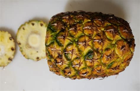 또띠아 요리 하와이안 피자 만들기 파인애플 자르기